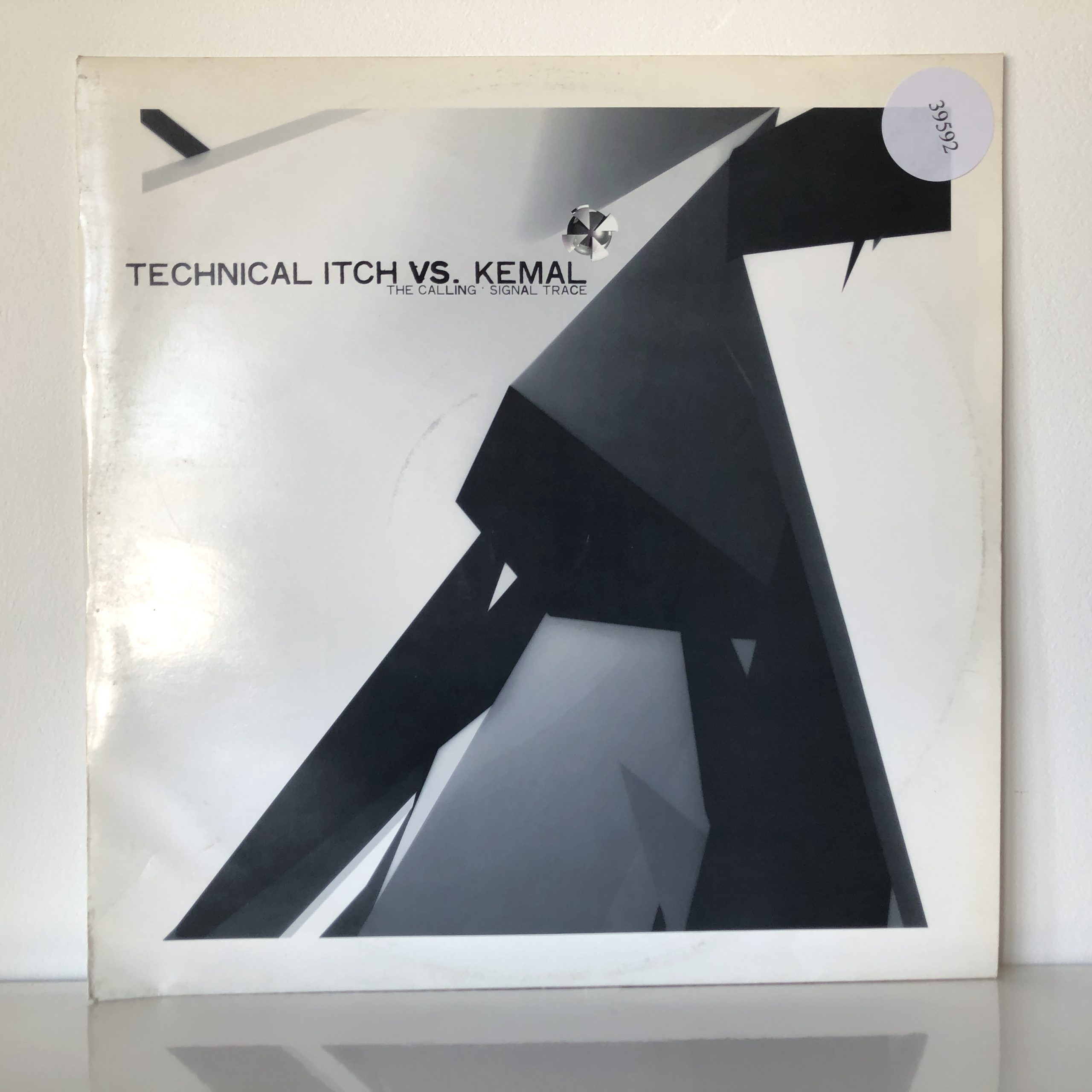 Technical Itch Vs. Kemal - The Calling / Signal Trace (12") | Classic Trax